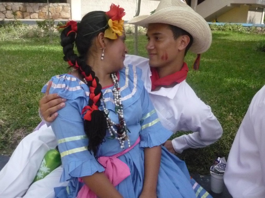 APAPACHAR viene del náhuatl, significa dar cariño y … – Cultura y ...